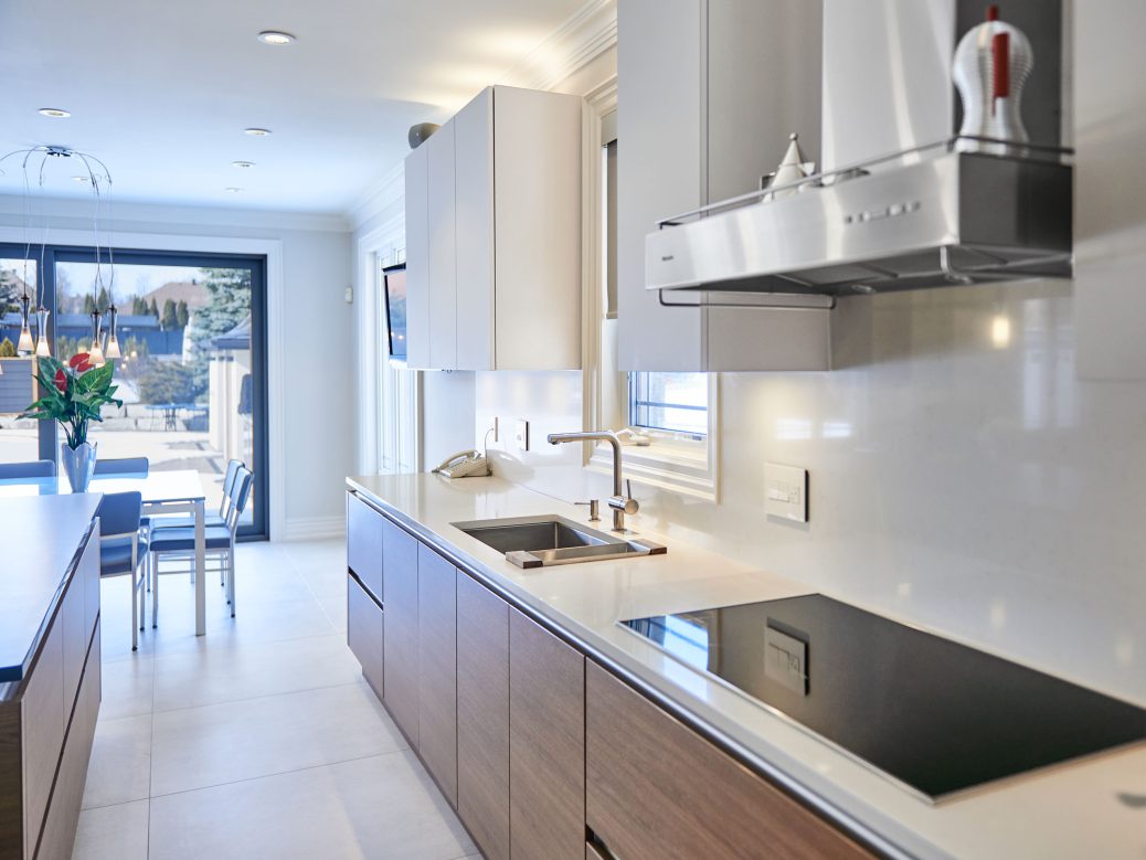Two Tone Kitchen Cabinets in Modern Kitchen, Toronto