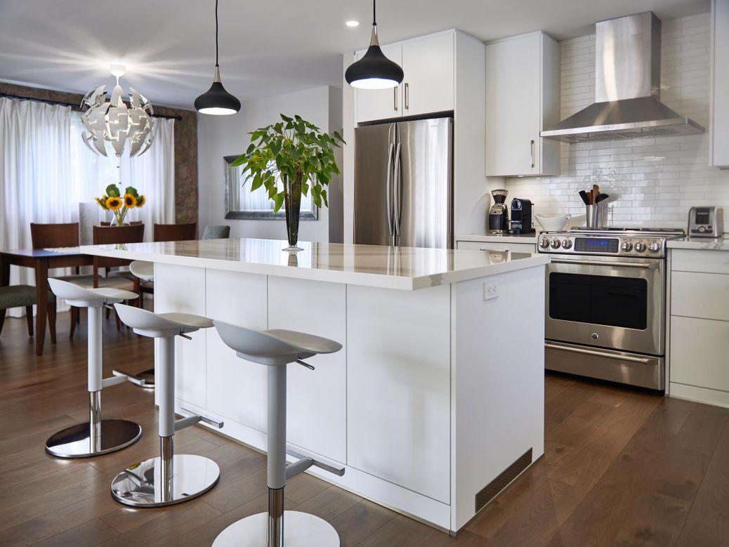 Satin-matte White Kitchen in Toronto